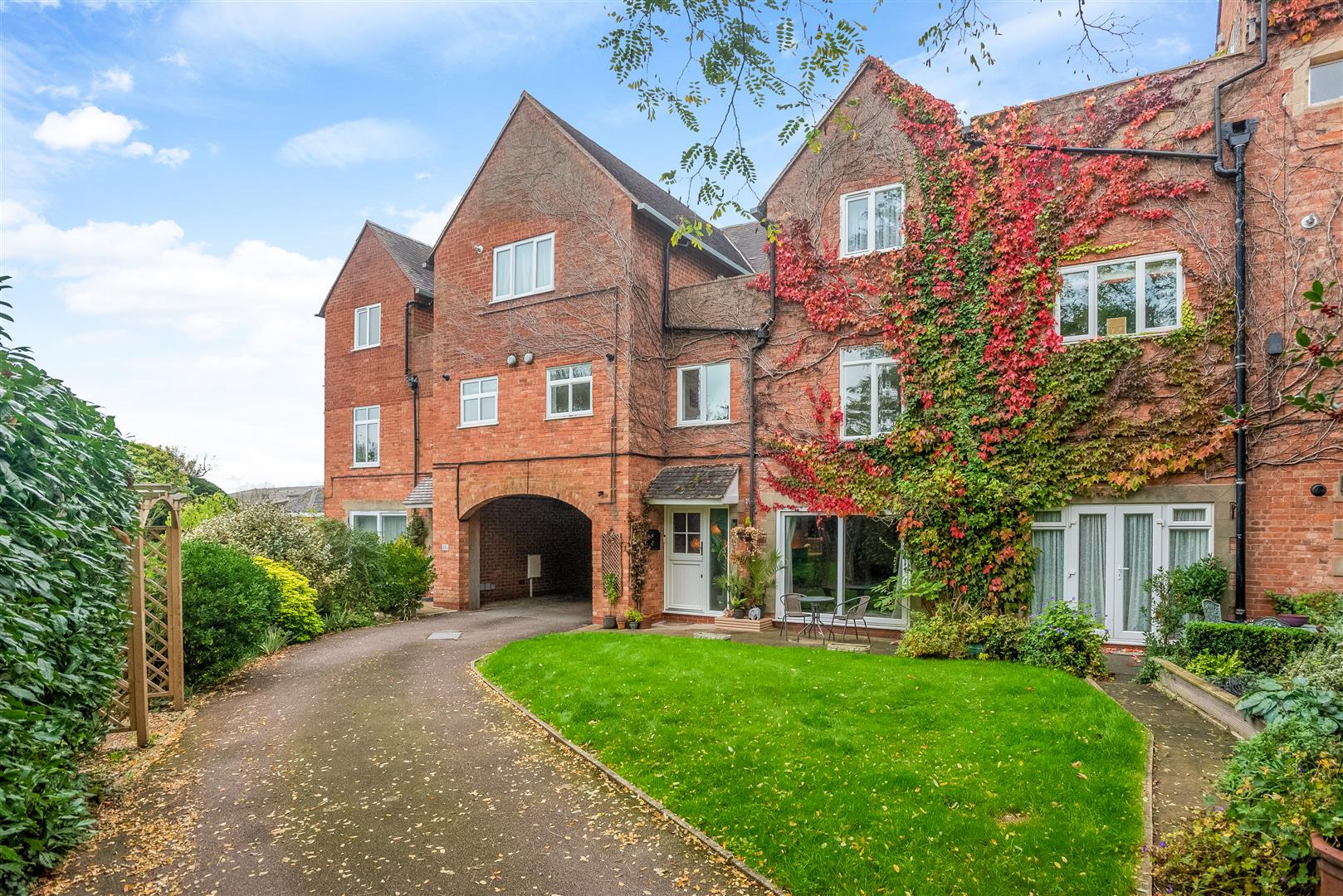 Properties For Sale in Wellesbourne | Peter Clarke